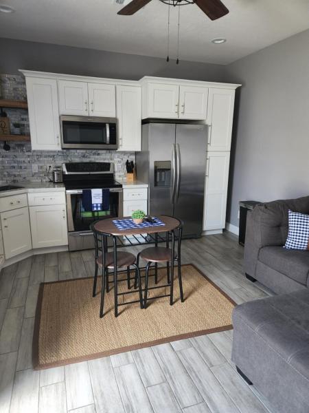 Modern Apartment In The Groves - Mesa, AZ