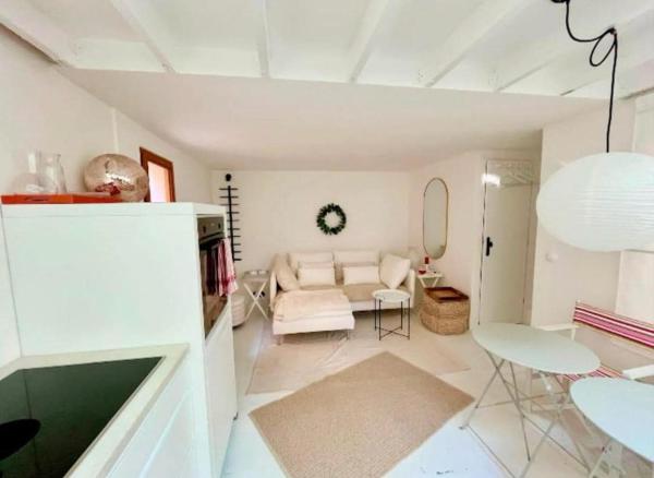 Contemporary-style Pavilion - Saint-Pierre-la-Mer