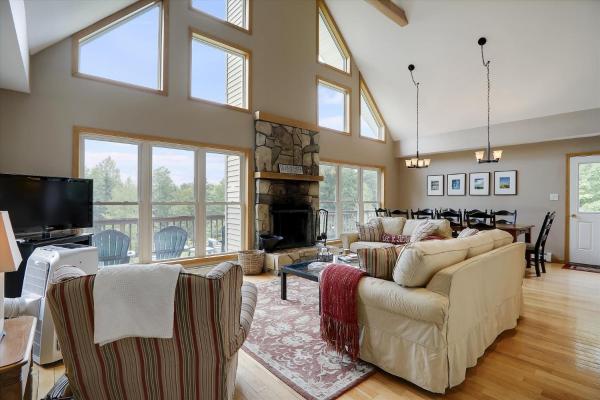Four Seasons Chalet - Waterbury Village Historic District