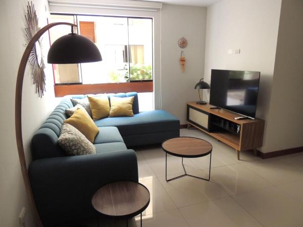 Elegante Y Cómodo Departamento 1er Piso - Reque