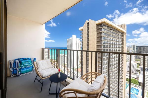 Ocean-view Condo With Lanai & Sweeping Views - Fort DeRussy Beach Park