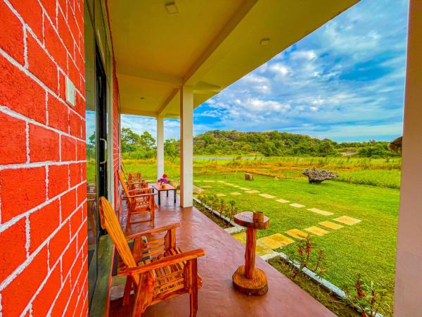 Back Of Lake Villa - Sri Lanka