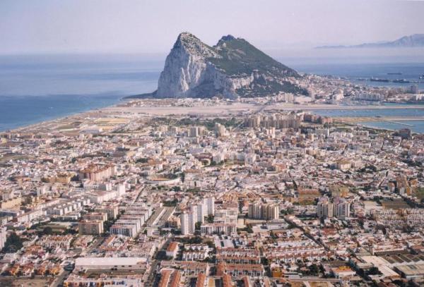 4f, Aire Acondic, 80m2, 2 Dormitorios, 4 Huéspedes, Wifi Gratis - Gibraltar