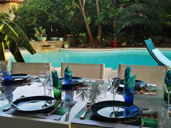 Villa à Hyères Avec Piscine, Climatisation Et Wi-fi, à 5 Min De La Plage - Fr-1-335-169 - Hyères