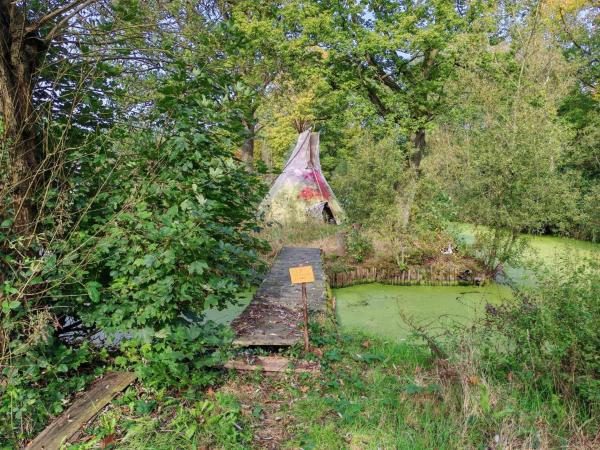 Rising Sun Tipi Met Vuur In De Natuur - Weert