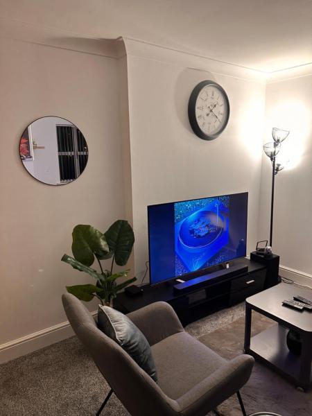 Cozy One Bedroom Apartment In Birmingham City With Balcony - Worcestershire