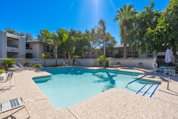 2br Biltmore Bliss Condo With Heated Pool Hot Tub And More - Phoenix, AZ