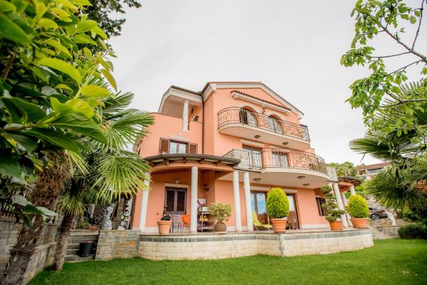 Apartments Leonarda - Strugnano