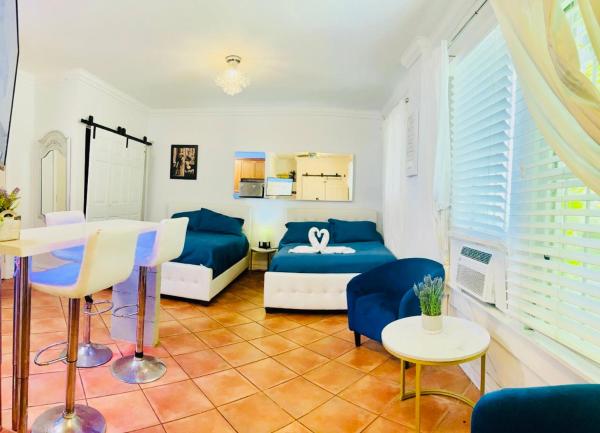 South Beach Apartment 5 Min Walk To The Ocean - Miami Beach