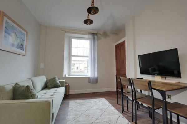 Stylish Top-floor Flat - Leith - Edinburgh