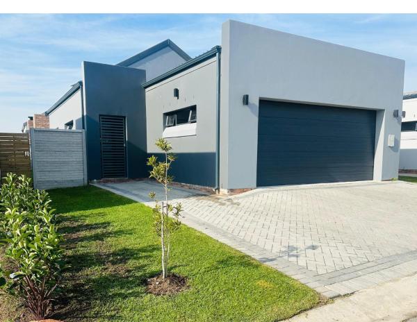 Gare Coastal Holiday Home Pe - Port Elizabeth