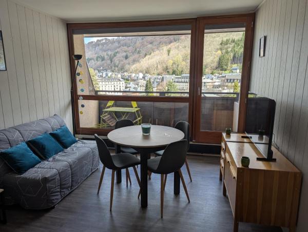Appartement 5 Personnes Avec Garage, Balcon Et Belle Vue - Murol