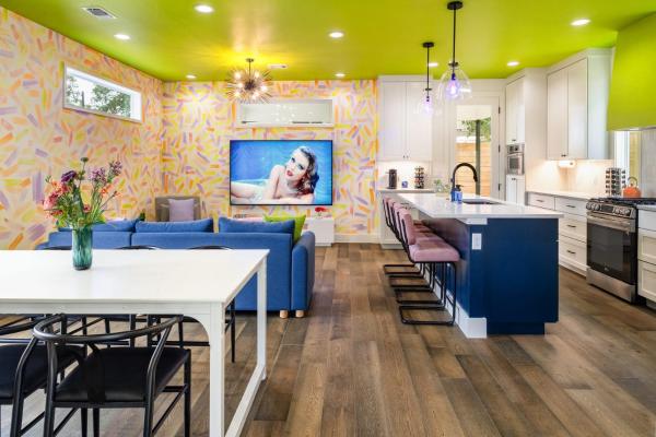 Stylish Eastside Getaway Yard Pool Firepit & Golf Nearby - Austin, TX