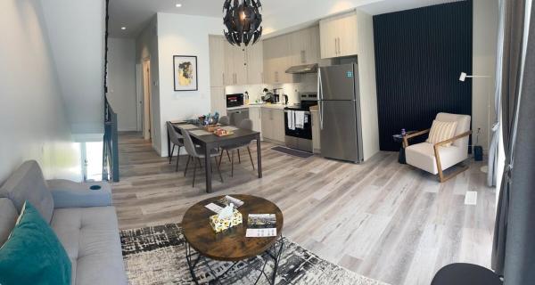 Luxury 4 Bedroom Condo Unit - Niagara Falls