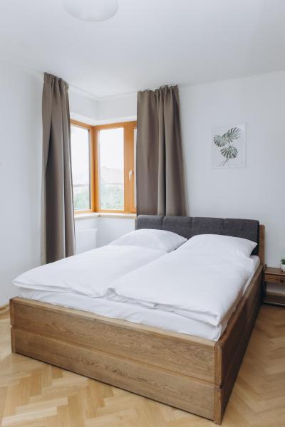 Familyvilla, New 4 Luxury Big Apartments, Parking - Séc