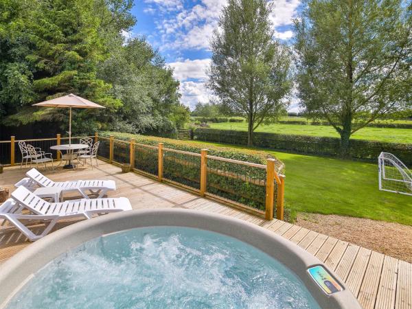 1 Luckington Stables-w8321 - Cotswolds