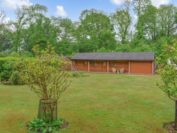 The Stables At Early Autumn - 七橡樹