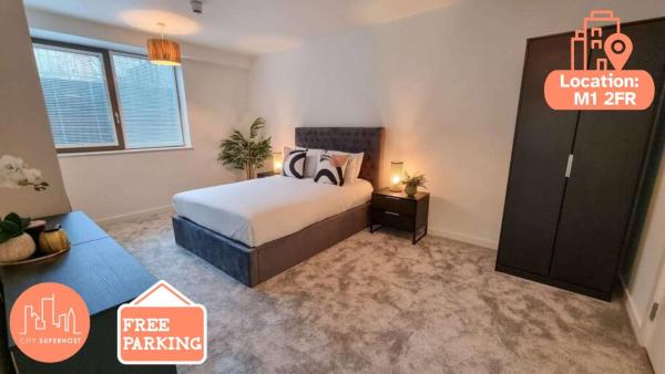 Stunning 4-bedroom Townhouse With Free Parking - Cheshire