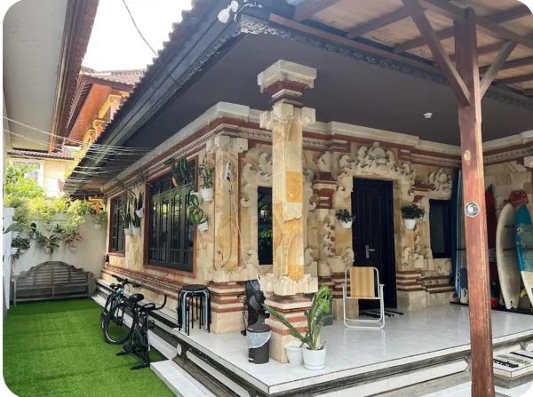 Kuta Beach House - Legian