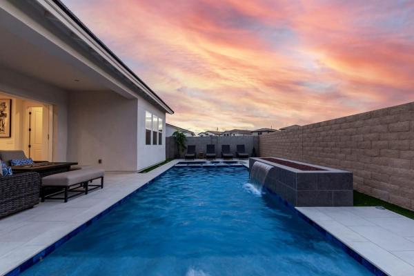 Luxe 4br Retreat With Pool, Hot Tub And Sunset Views - Goodyear, AZ