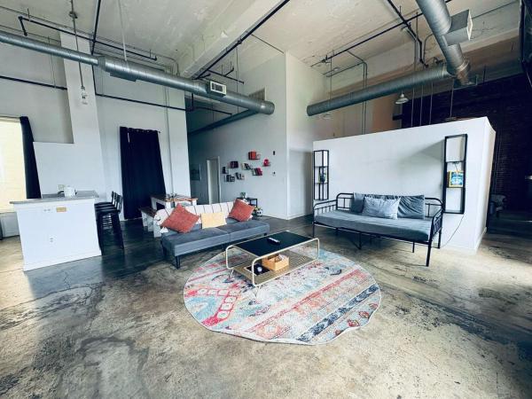 The Downtown Arena Loft - Memphis, TN