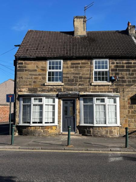 Guisborough 3-bed Retreat Walk To Pubs, Shops & Trails - Redcar