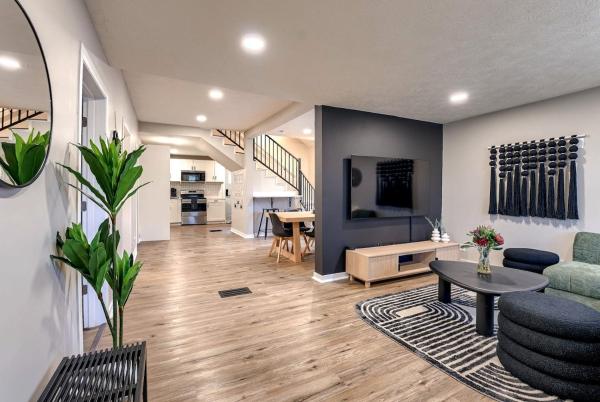 Dundee 3br2ba House Sleeps 9 Plus Crib Central Omaha - Omaha, NE