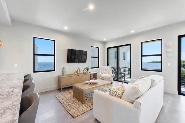 Stylish Oceanview Getaway W Pool Hot Tub - Tavernier, FL