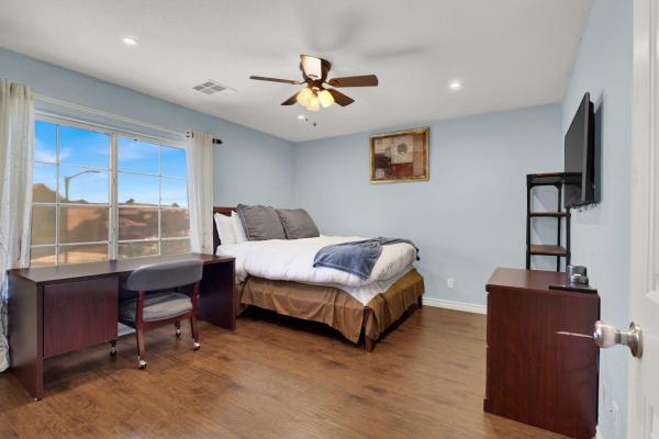 Tropical 4br Oasis With Pool And Jacuzzi Near Strip - Henderson, NV
