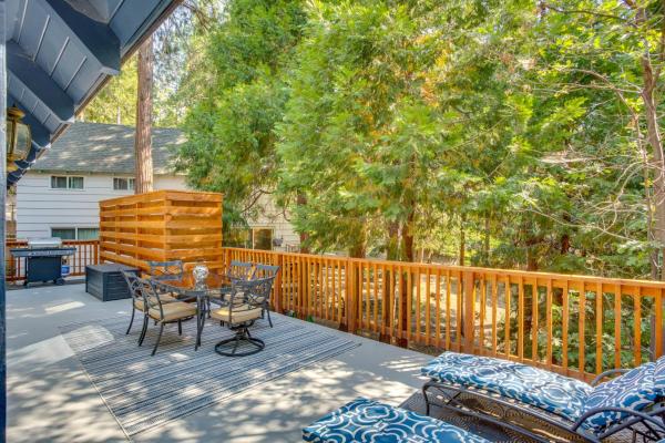 Steps To Lake Arrowhead Cabin With Full Lake Access - Lake Arrowhead, CA
