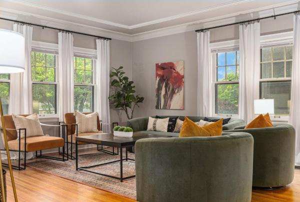 Elegant 3br Oasis In Dundee Close To Downtown - Omaha, NE