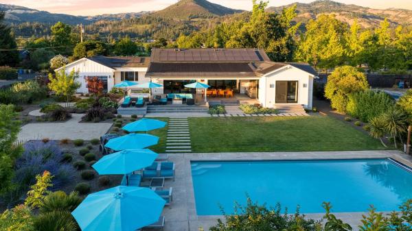 Luxe Pool Spa Fire Pit Game Room Piano Sonoma Pool Retreat By Avantstay - Rohnert Park, CA