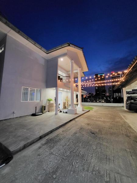 Luxury Tropical Bungalow In Damansara Golden Core - Puchong