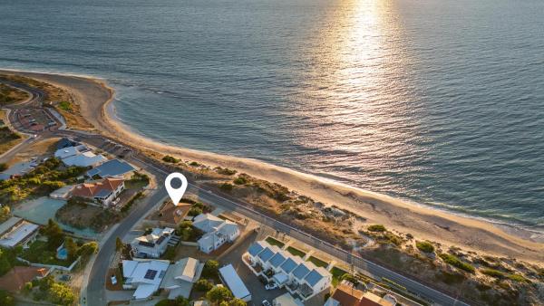 Pet-friendly Beachfront Family Retreat - 만두라