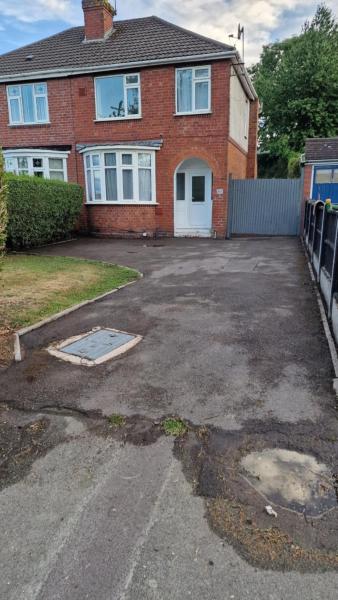 L & J Escapes-4 Bedrooms Suitable For Contractors And Families- Large Private Parking-10 Minutes To M6 Junction 9 - Wolverhampton