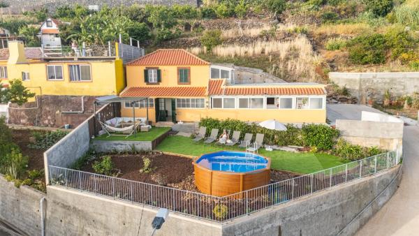 Hibiscus House In Madeira Island - Porto Moniz