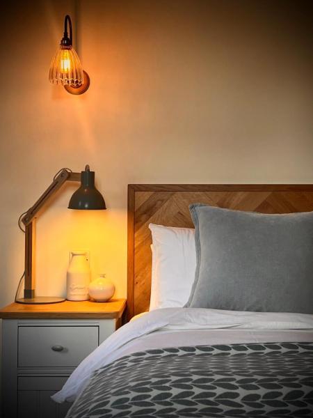 The Bath Arms Shearwater - Warminster