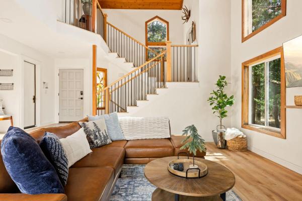 The Fancy Fox - Stunning 4 Br Retreat Close To Lake - Lake Arrowhead, CA