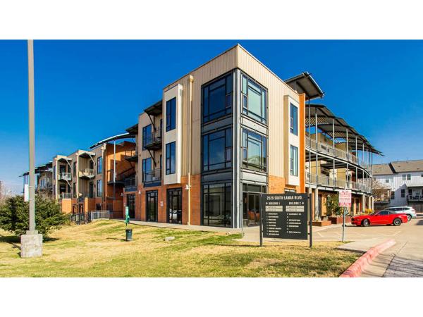 Convenient Condo Near Zilker & Barton Springs - Austin, TX