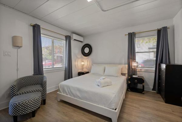 Chic City Retreat 99 For 2 - Columbus, OH
