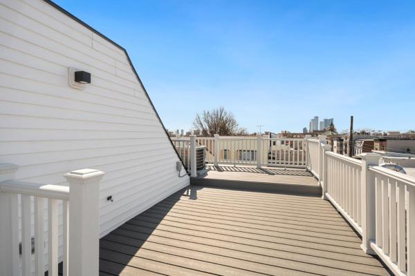 2-bed Condo With Private Rooftop, 15 Mins To Times Sq - Edgewater, NJ