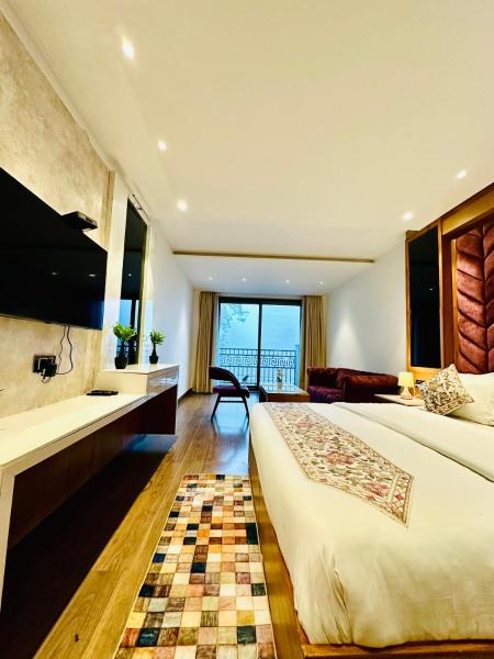 Sagar Resort -Best Selling Hotel On Mall Road Dalhousie - Dalhousie