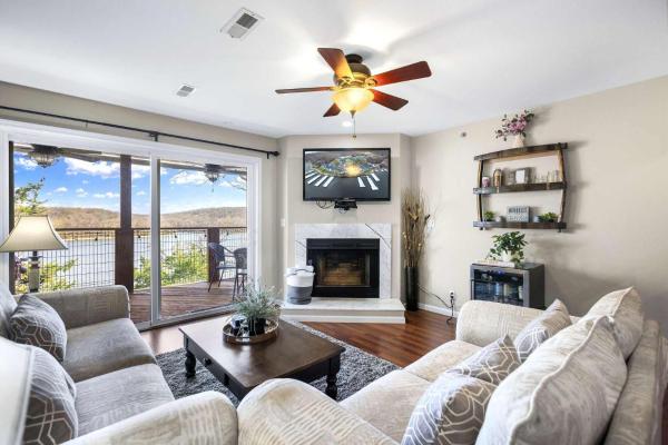 Family Lakefront Oasis - Picture Perfect Retreat - United States