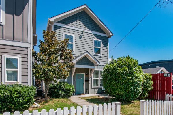 Charming Home - Near Dt Pet Friendly - Nashville, TN