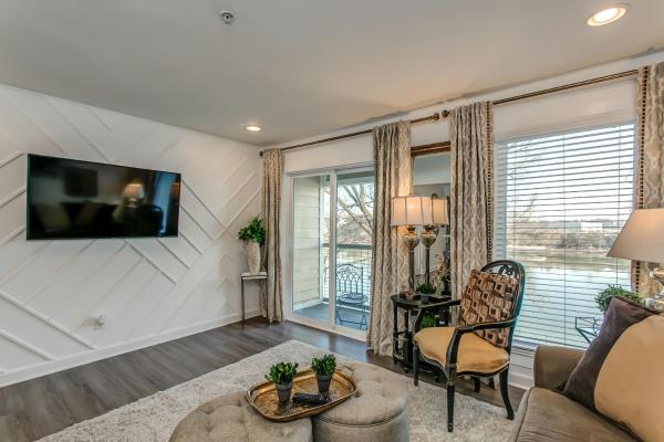 Riverfront Condo Minutes From Broadway - Nashville, TN