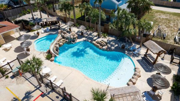 Fun 4 Bedroom - Resort Pool Sleeps 12 - Port Aransas, TX