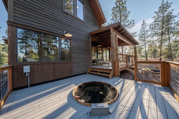 Wilderness Club Cabin - Sleeps 7 - Eureka, MT