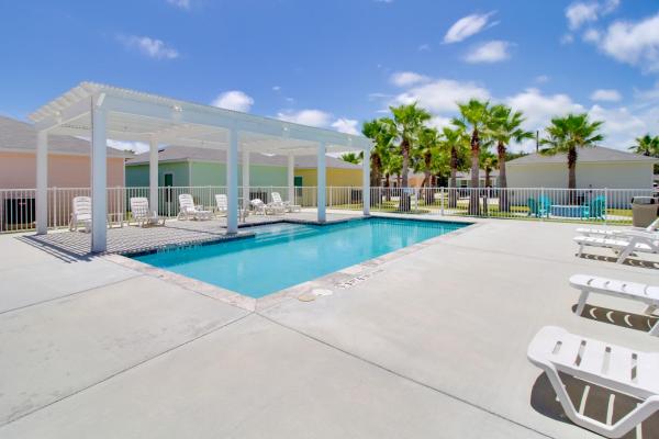 Fish And Swim On-site Resort Retreat In Rockport! - Rockport, TX