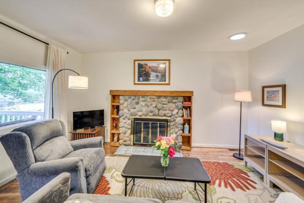 Steps To Lake Huron Retreat With Yard In St Ignace - Mackinac Island, MI