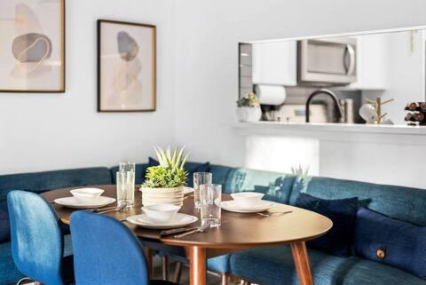 Chic 3-bedroom Getaway In Central Austin - Austin, TX